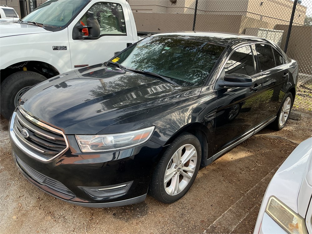 BIDERA Government Auctions - 2016 Ford Taurus SEL (Unmarked Unit)