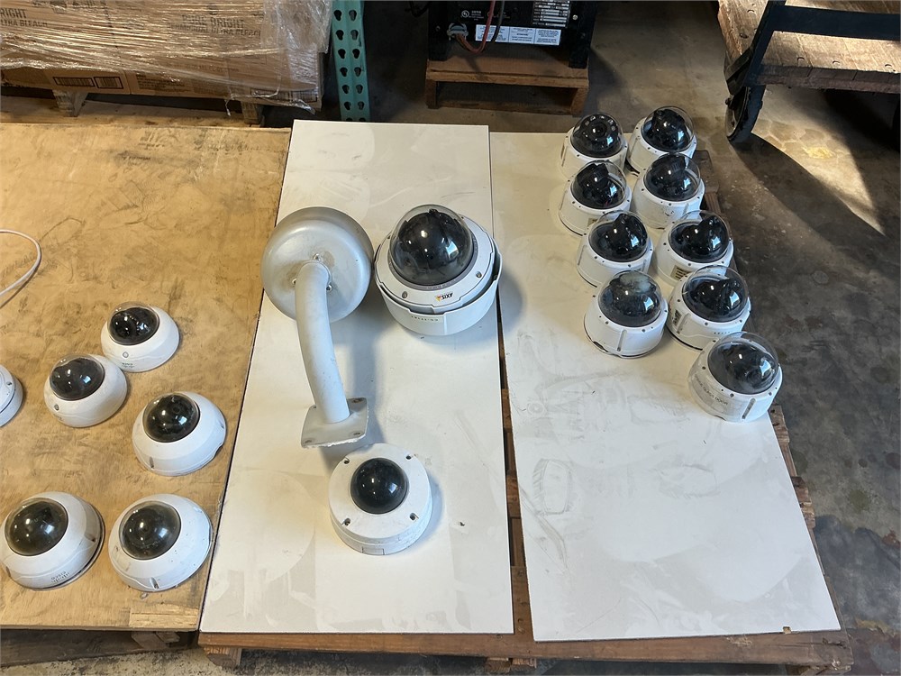 BIDERA Government Auctions - Mix lot of (42) CCT Cameras