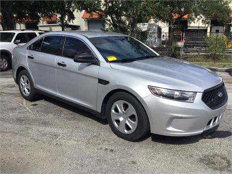 BIDERA Government Auctions - 2016 Ford Taurus Unmarked Police unit (AWD)