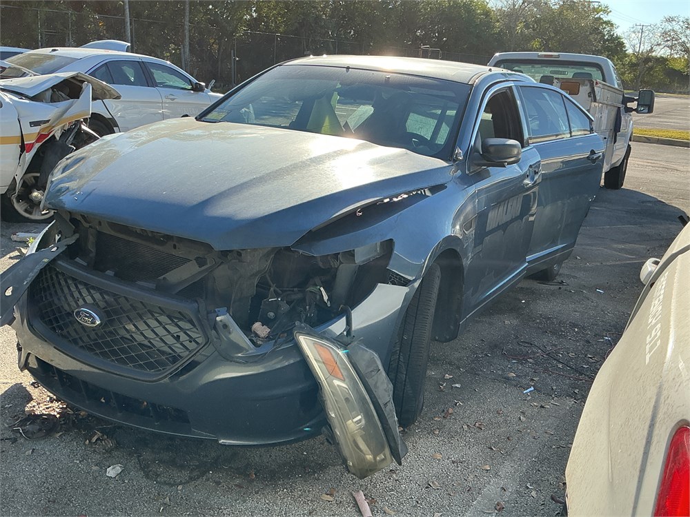 BIDERA Government Auctions - 2013 Ford Taurus (Junk Candidate) (Unit 1345)