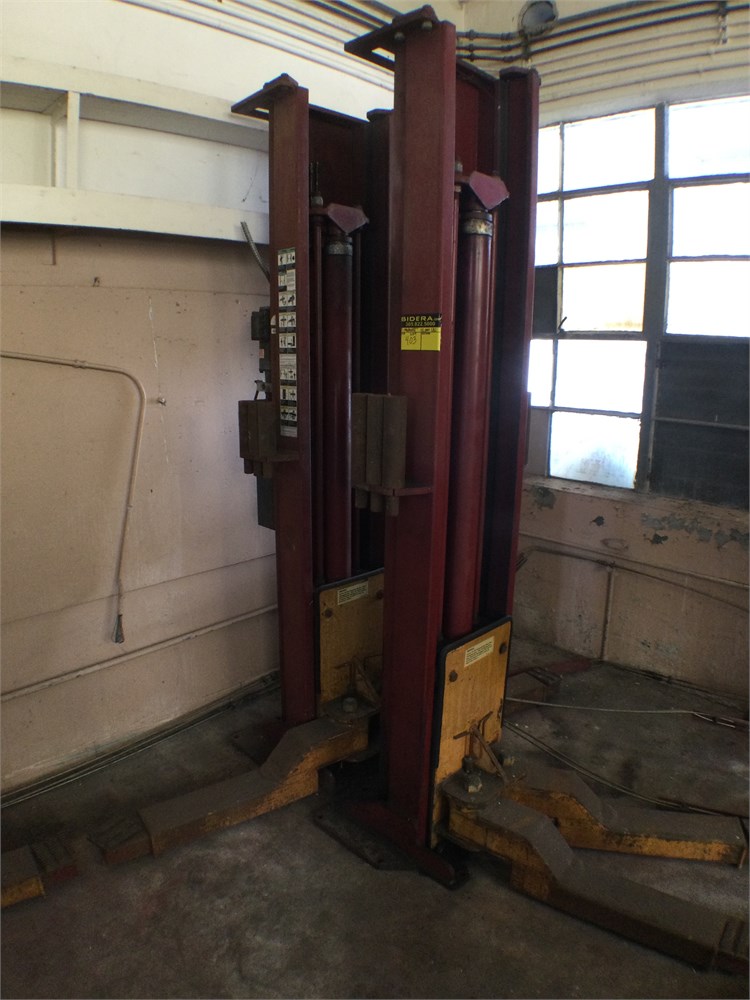 BIDERA Government Auctions - (1) Mohawk TP-15 15,000lbs Vehicle Lift