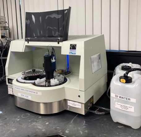 BIDERA Government Auctions - Lot of Laboratory Equipment