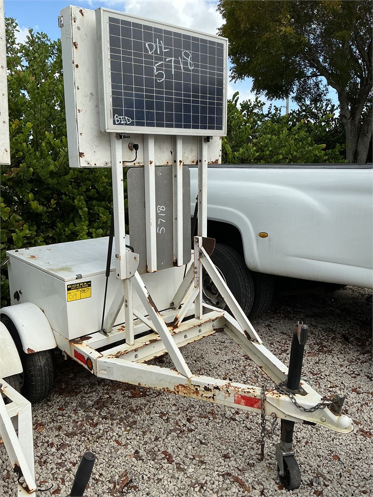 BIDERA Government Auctions - 2011 RU2 Signal Speed Monitoring Trailer