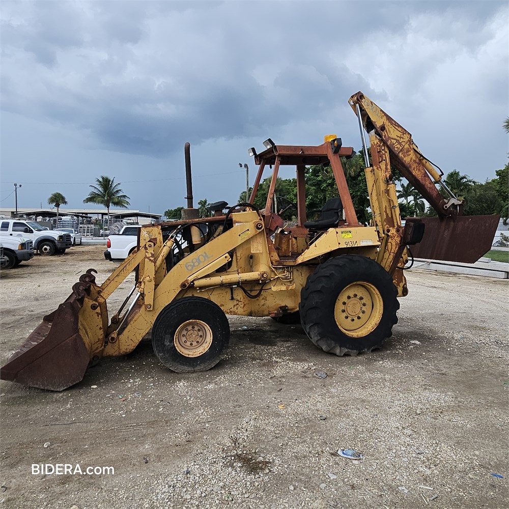 BIDERA Government Auctions - 1990 Case 680L Backhoe Loader