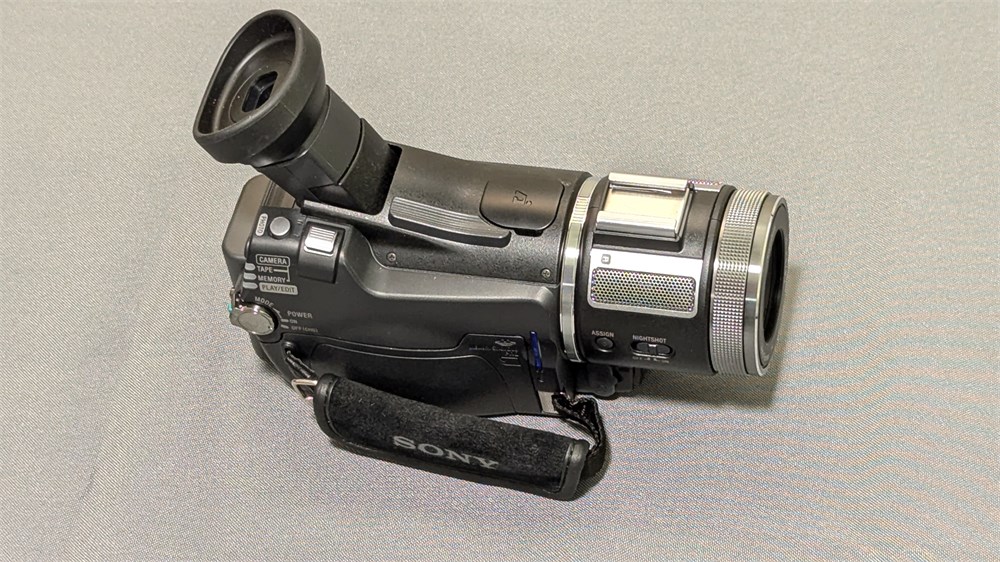 BIDERA Government Auctions - Sony HDV 1080i Model: HVR-A1U Video Camera