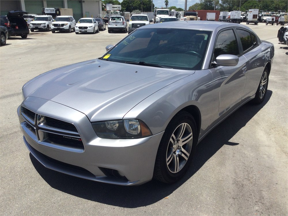 BIDERA Government Auctions - 2014 Dodge Charger Unmarked Police Unit (RWD)