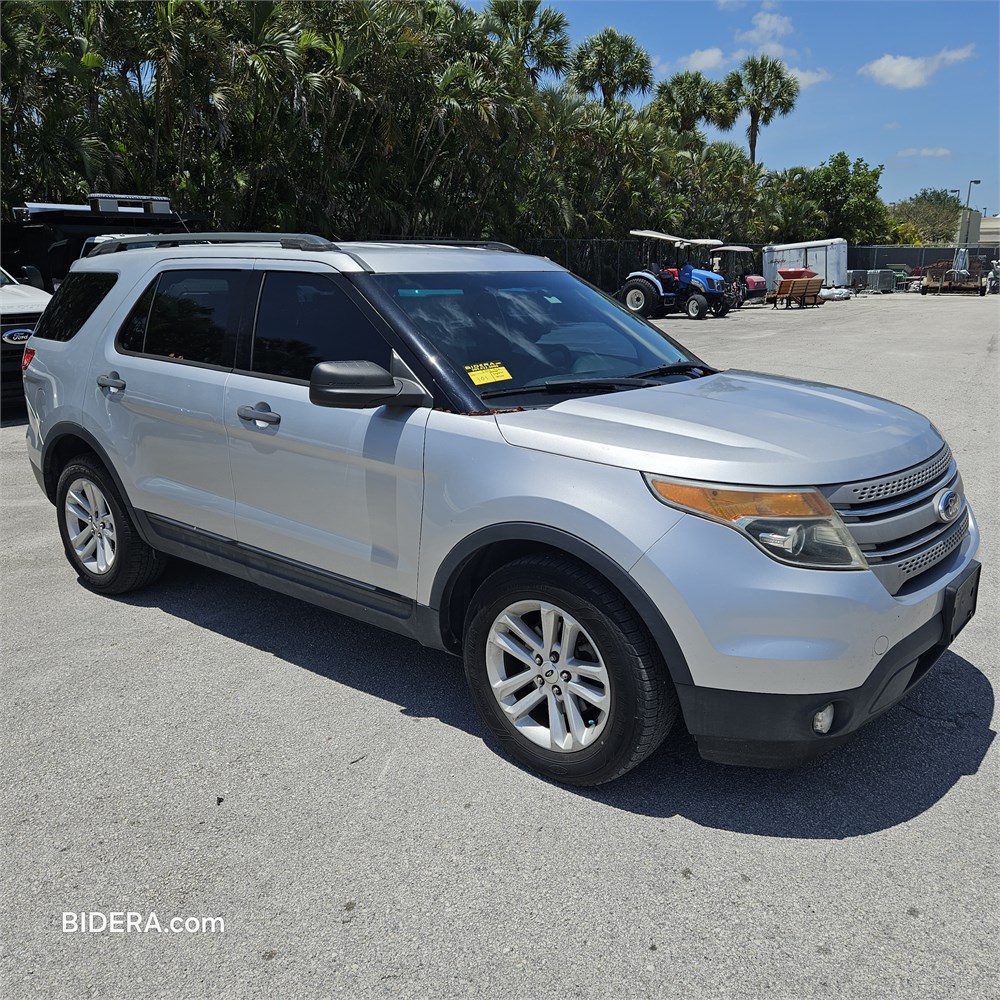 BIDERA Government Auctions - 2015 Ford Explorer Unmarked Unit