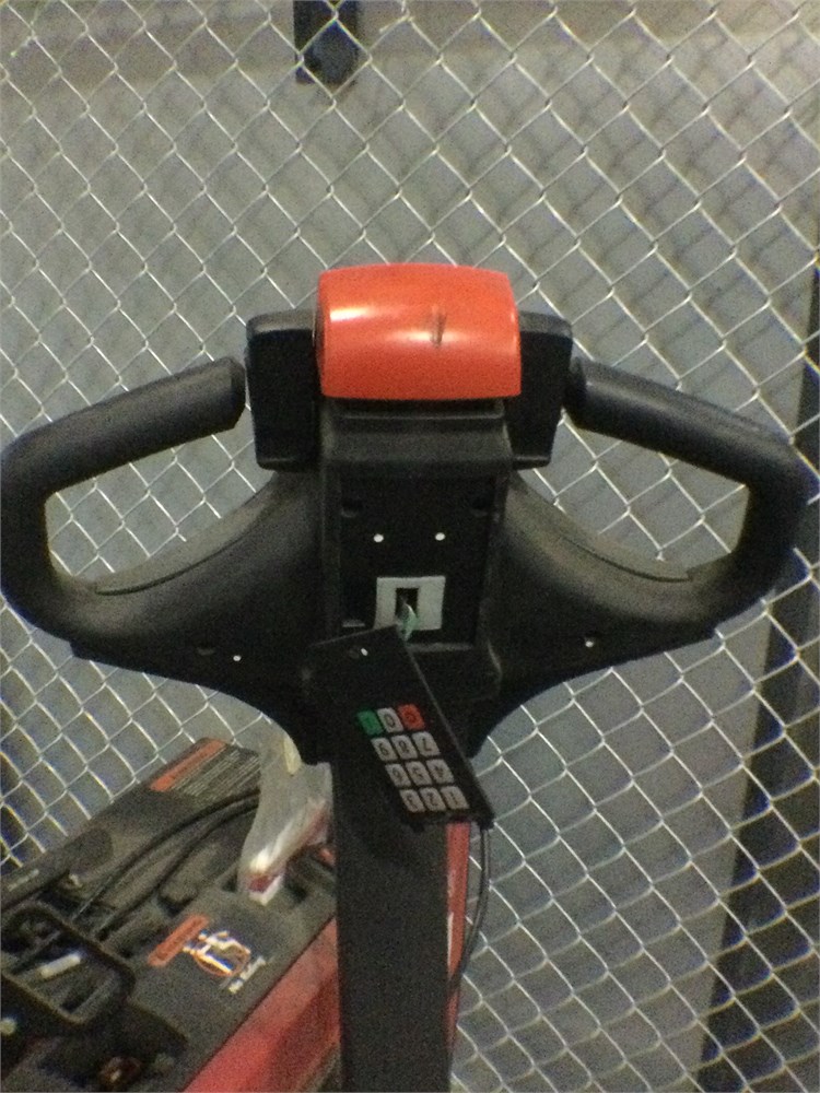 BIDERA Government Auctions - Raymond Electric Pallet Jack 8210