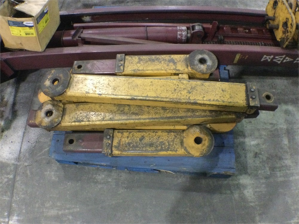 BIDERA Government Auctions - (04) Mohawk Vehicle Lift