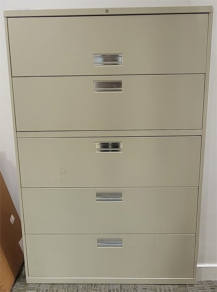 BIDERA Government Auctions - 5-Drawer Putty Metal Lateral File Cabinet