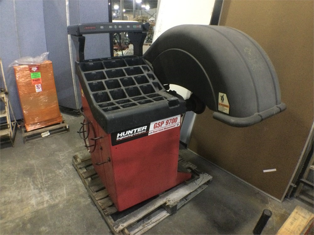 BIDERA Government Auctions - Hunter Tire Balancer