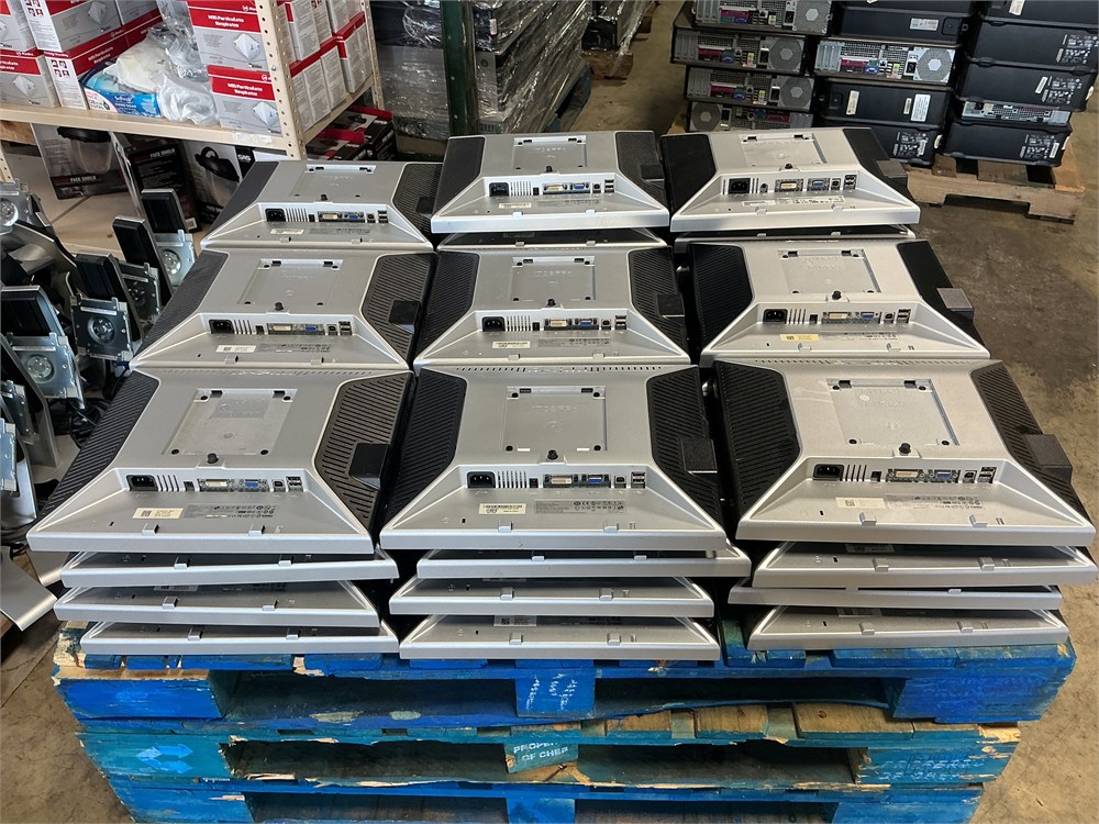 BIDERA Government Auctions - Mix lot of (70) Dell LCD Monitors W Stand