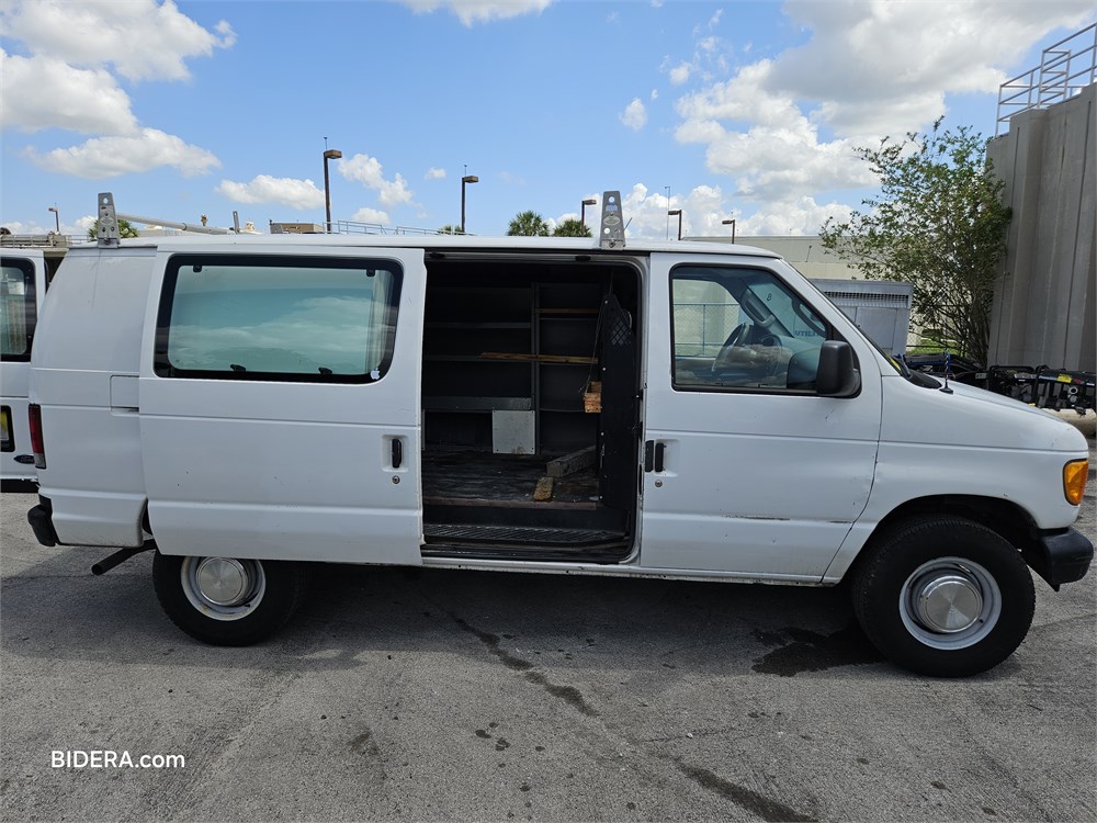 BIDERA Government Auctions - 2006 Ford E-250 Cargo Van