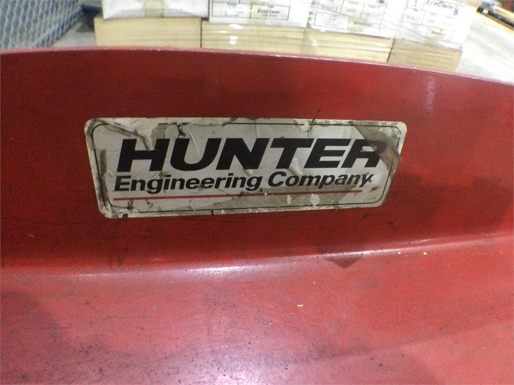 BIDERA Government Auctions - Hunter Alignment Lift RX -12- XL