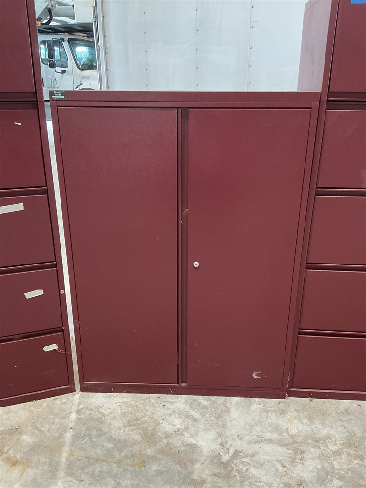 BIDERA Government Auctions - Mix lot of (18) Red Metal File Cabinets
