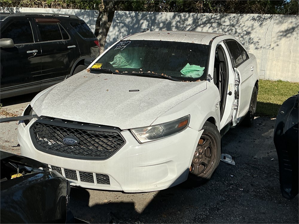 BIDERA Government Auctions - 2018 Ford Taurus (Junk Candidate) (Unit 1827)