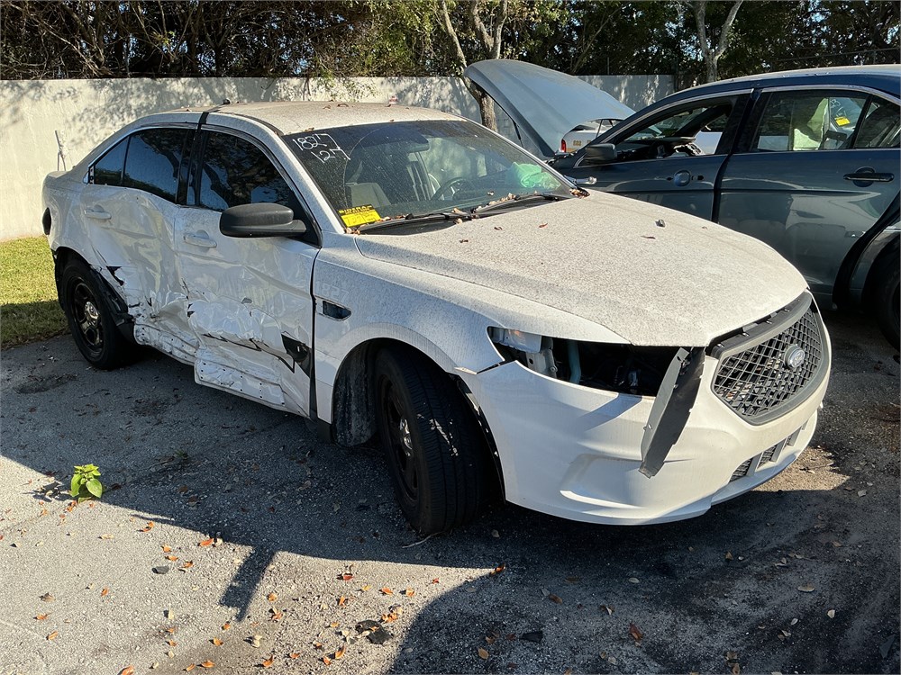 BIDERA Government Auctions - 2018 Ford Taurus (Junk Candidate) (Unit 1827)